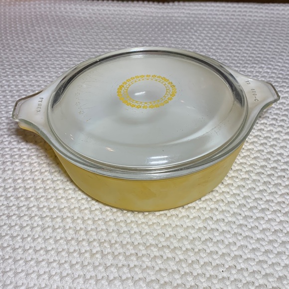 Pyrex | Kitchen | Vintage Pyrex Yellow Casserole Dish With Daisy Flower ...
